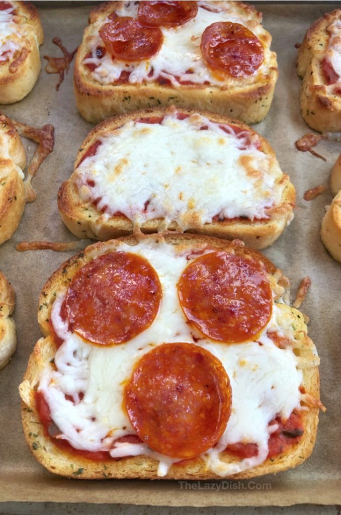 Mini Garlic Toast Pizzas - The Lazy Dish