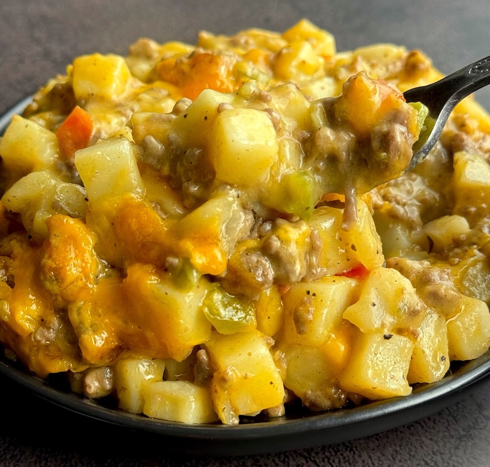 Cheesy Ground Beef & Potato Dinner Casserole